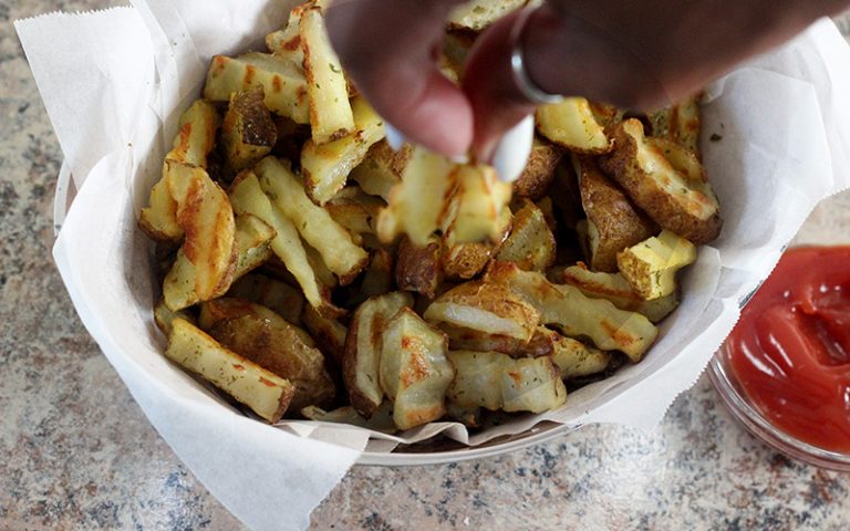 How To Make Crispy Homemade Fresh Cut Fries In The Oven
