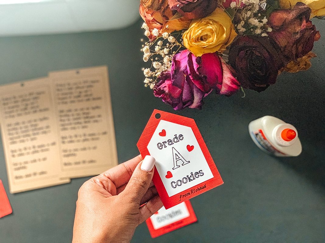 How To Make Cardboard Hanging Tags Using The Cricut Explore Air 2